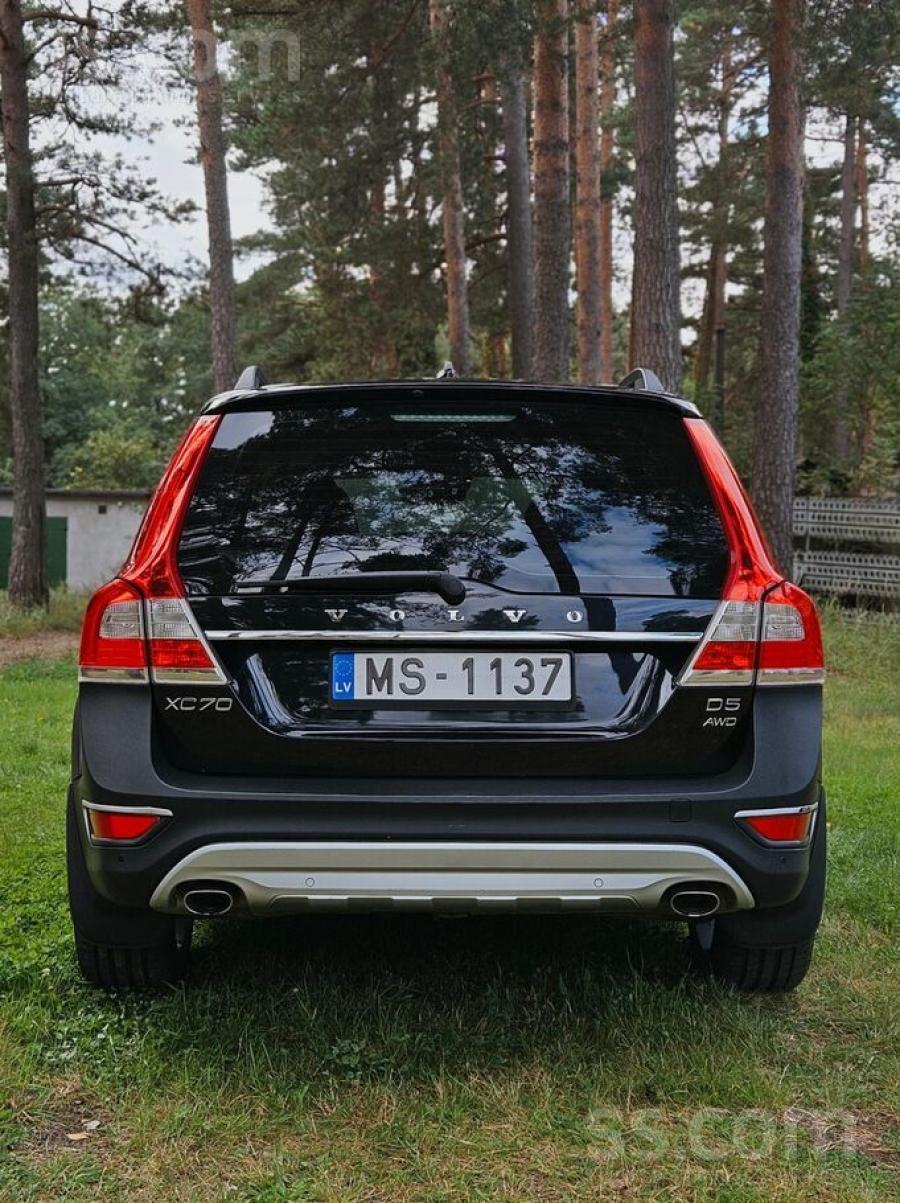 Melns Volvo XC70 2014 Rīga, ar dzinēja tilpumu 2.40 L un nobraukumu 270 tūkst. km par 14000 €, foto 4 vietnē AUTOMOTO.COM.LV