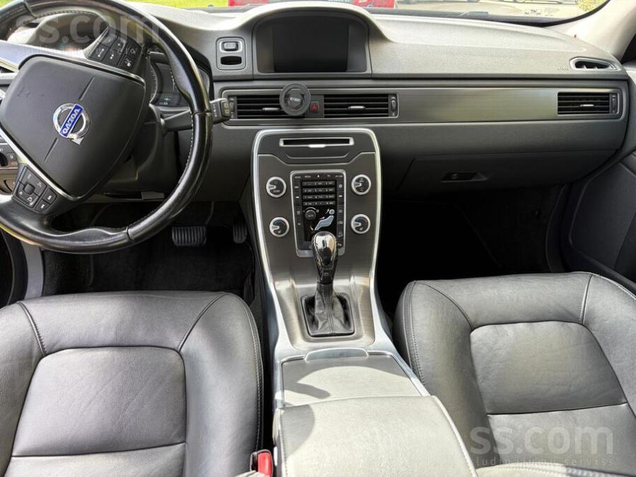 Melns Volvo XC70 2014 Rīga, ar dzinēja tilpumu 2.40 L un nobraukumu 270 tūkst. km par 14000 €, foto 5 vietnē AUTOMOTO.COM.LV