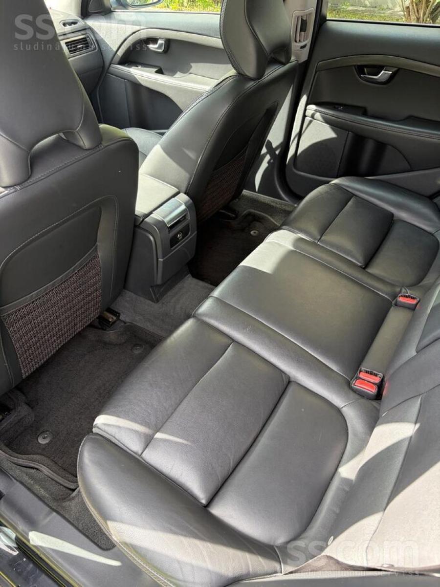Melns Volvo XC70 2014 Rīga, ar dzinēja tilpumu 2.40 L un nobraukumu 270 tūkst. km par 14000 €, foto 6 vietnē AUTOMOTO.COM.LV