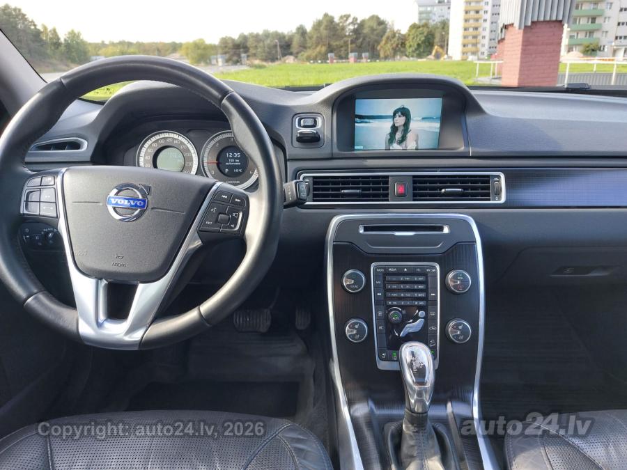 Melns Volvo XC70 2014 Tallina, ar dzinēja tilpumu 2.40 L un nobraukumu 261 tūkst. km par 9900 €, foto 6 vietnē AUTOMOTO.COM.LV