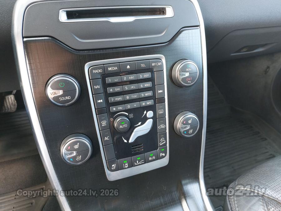 Melns Volvo XC70 2014 Tallina, ar dzinēja tilpumu 2.40 L un nobraukumu 261 tūkst. km par 9900 €, foto 12 vietnē AUTOMOTO.COM.LV