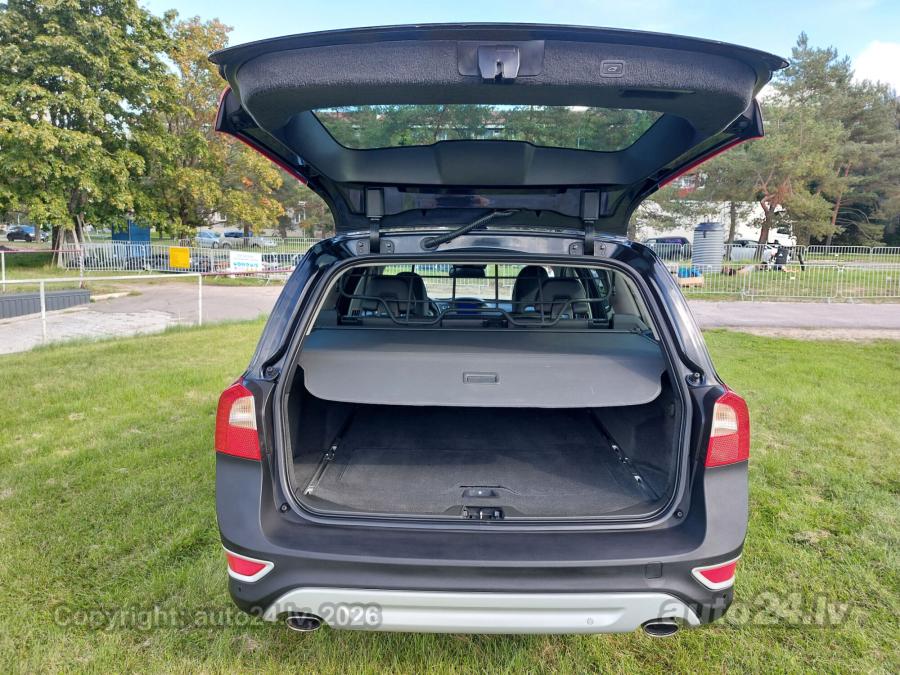 Melns Volvo XC70 2014 Tallina, ar dzinēja tilpumu 2.40 L un nobraukumu 261 tūkst. km par 9900 €, foto 16 vietnē AUTOMOTO.COM.LV
