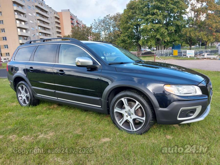 Melns Volvo XC70 2014 Tallina, ar dzinēja tilpumu 2.40 L un nobraukumu 261 tūkst. km par 9900 €, foto 26 vietnē AUTOMOTO.COM.LV
