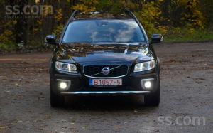 Black Volvo XC70 2015 in Riga, with an engine capacity of 2.40 L and mileage of 235 thousand km for 14990 €, photo 4 on AUTOMOTO.COM.LV