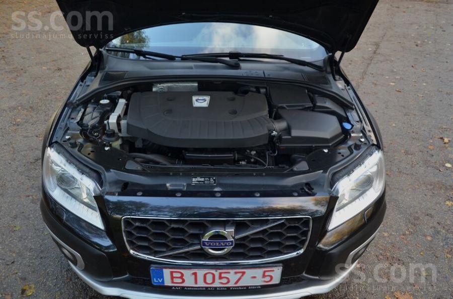 Black Volvo XC70 2015 in Riga, with an engine capacity of 2.40 L and mileage of 235 thousand km for 14990 €, photo 11 on AUTOMOTO.COM.LV