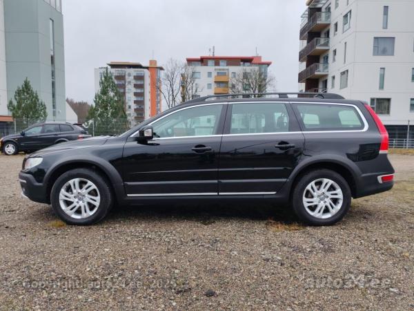 Black Volvo XC70 2015 in Tallinn, with an engine capacity of 2.40 L and mileage of 200 thousand km for 12999 €, photo 2 on AUTOMOTO.COM.LV