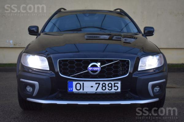 Black Volvo XC70 2015 in Talsi, with an engine capacity of 2.40 L and mileage of 220 thousand km for 13500 €, photo 3 on AUTOMOTO.COM.LV
