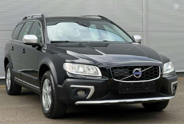 Black Volvo XC70 2015 in Utena, with an engine capacity of 2.40 L and mileage of 312 thousand km for 13950 €, photo 1 on AUTOMOTO.COM.LV