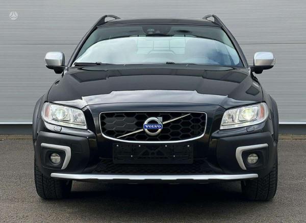 Black Volvo XC70 2015 in Utena, with an engine capacity of 2.40 L and mileage of 312 thousand km for 13950 €, photo 8 on AUTOMOTO.COM.LV