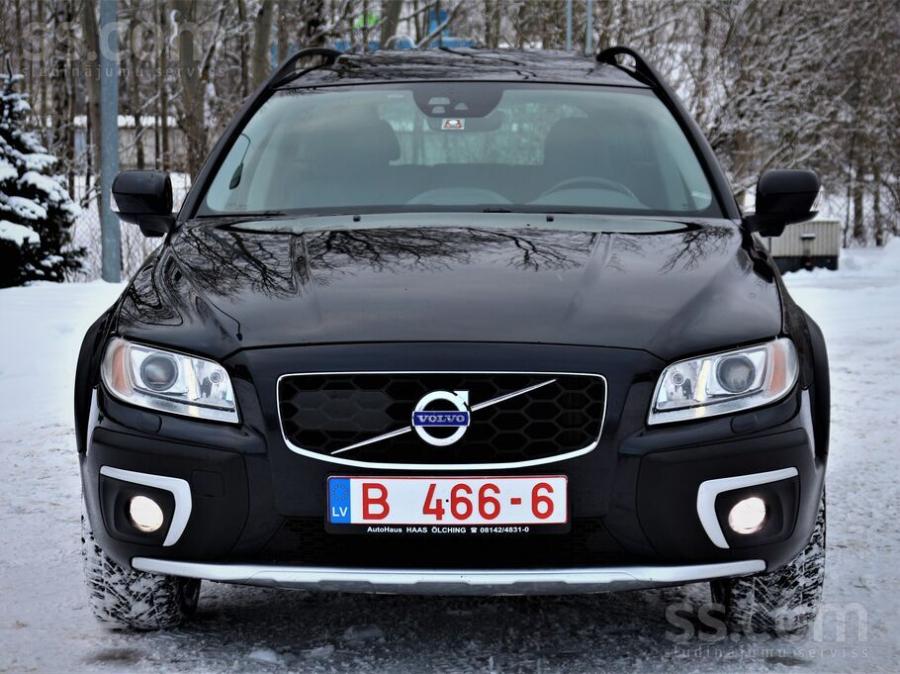 Black Volvo XC70 2015 in Riga, with an engine capacity of 2.40 L and mileage of 249 thousand km for 12790 €, photo 1 on AUTOMOTO.COM.LV
