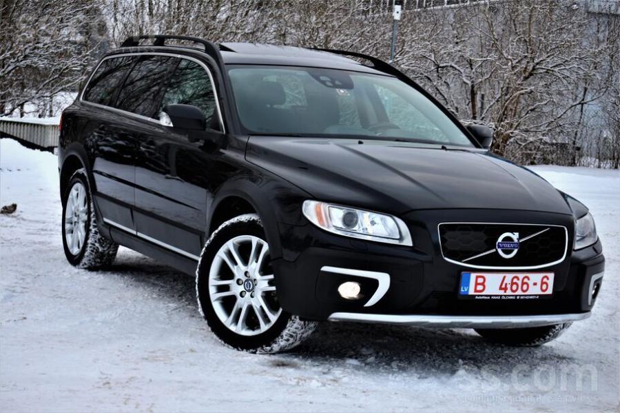 Black Volvo XC70 2015 in Riga, with an engine capacity of 2.40 L and mileage of 249 thousand km for 12790 €, photo 3 on AUTOMOTO.COM.LV