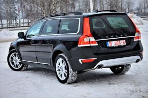 Black Volvo XC70 2015 in Riga, with an engine capacity of 2.40 L and mileage of 249 thousand km for 12790 €, photo 4 on AUTOMOTO.COM.LV