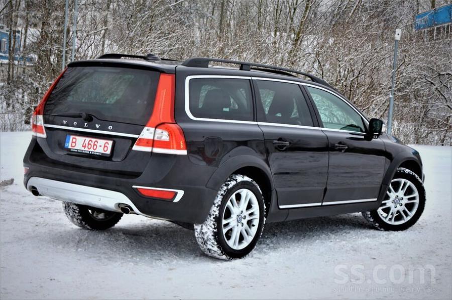 Black Volvo XC70 2015 in Riga, with an engine capacity of 2.40 L and mileage of 249 thousand km for 12790 €, photo 5 on AUTOMOTO.COM.LV