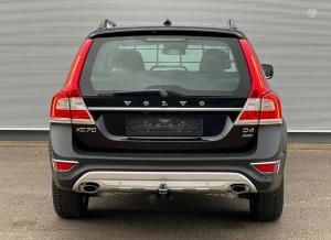 Black Volvo XC70 2015 in Utena, with an engine capacity of 2.40 L and mileage of 312 thousand km for 13850 €, photo 5 on AUTOMOTO.COM.LV