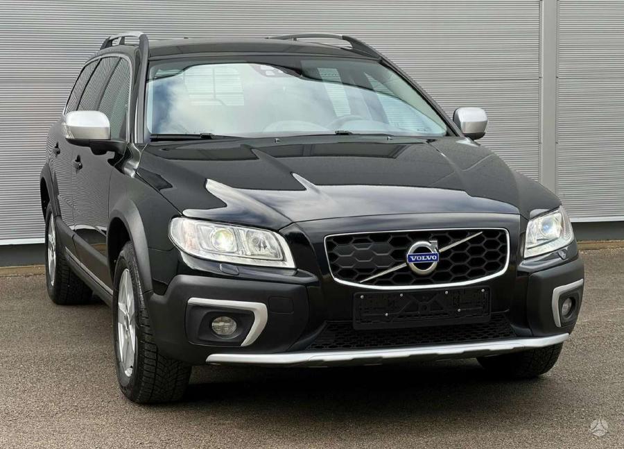 Black Volvo XC70 2015 in Utena, with an engine capacity of 2.40 L and mileage of 312 thousand km for 13850 €, photo 32 on AUTOMOTO.COM.LV