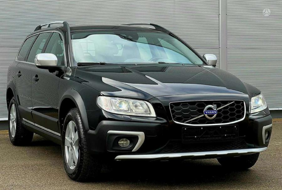 Black Volvo XC70 2015 in Utena, with an engine capacity of 2.40 L and mileage of 312 thousand km for 13850 €, photo 1 on AUTOMOTO.COM.LV