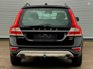 Black Volvo XC70 2015 in Utena, with an engine capacity of 2.40 L and mileage of 312 thousand km for 13850 €, photo 3 on AUTOMOTO.COM.LV