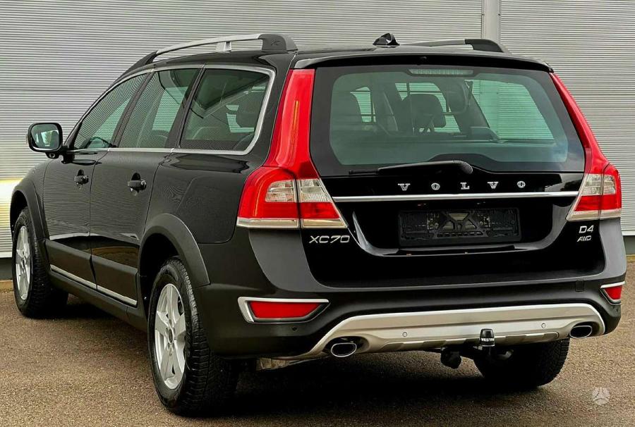 Black Volvo XC70 2015 in Utena, with an engine capacity of 2.40 L and mileage of 312 thousand km for 13960 €, photo 35 on AUTOMOTO.COM.LV