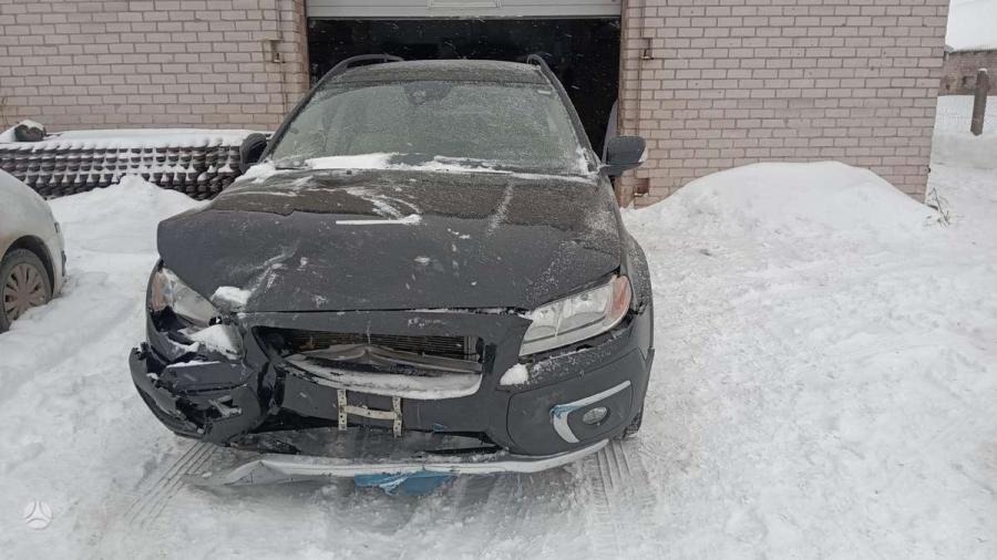 Черный Вольво ХС70 2015 в Шяуляй, объемом двигателя 0.00 л и пробегом 153 тыс. км за 5999 €, фото 8 на AUTOMOTO.COM.LV