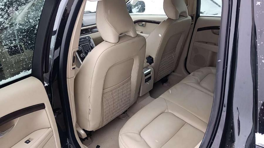 Melns Volvo XC70 2015 Šauļi, ar dzinēja tilpumu 3.20 L un nobraukumu 153 tūkst. km par 6000 €, foto 15 vietnē AUTOMOTO.COM.LV