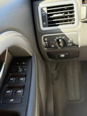 Melns Volvo XC70 2015 Rīga, ar dzinēja tilpumu 2.40 L un nobraukumu 239 tūkst. km par 13500 €, foto 14 vietnē AUTOMOTO.COM.LV