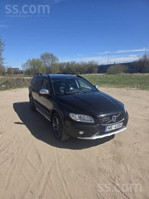 Black Volvo XC70 2015 in Saldus, with an engine capacity of 2.40 L and mileage of 313 thousand km for 12600 €, photo 4 on AUTOMOTO.COM.LV