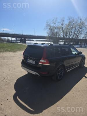 Black Volvo XC70 2015 in Saldus, with an engine capacity of 2.40 L and mileage of 313 thousand km for 12600 €, photo 5 on AUTOMOTO.COM.LV