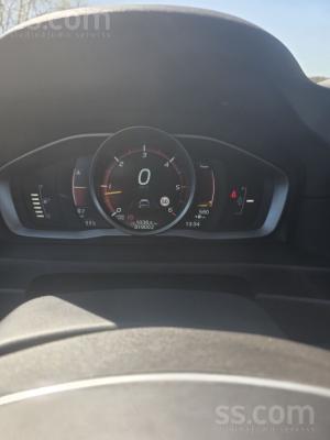 Black Volvo XC70 2015 in Saldus, with an engine capacity of 2.40 L and mileage of 313 thousand km for 12600 €, photo 6 on AUTOMOTO.COM.LV