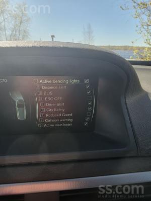 Black Volvo XC70 2015 in Saldus, with an engine capacity of 2.40 L and mileage of 313 thousand km for 12600 €, photo 9 on AUTOMOTO.COM.LV