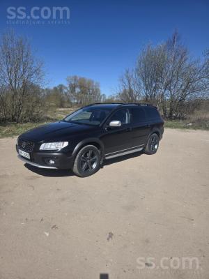 Black Volvo XC70 2015 in Saldus, with an engine capacity of 2.40 L and mileage of 313 thousand km for 12600 €, photo 11 on AUTOMOTO.COM.LV