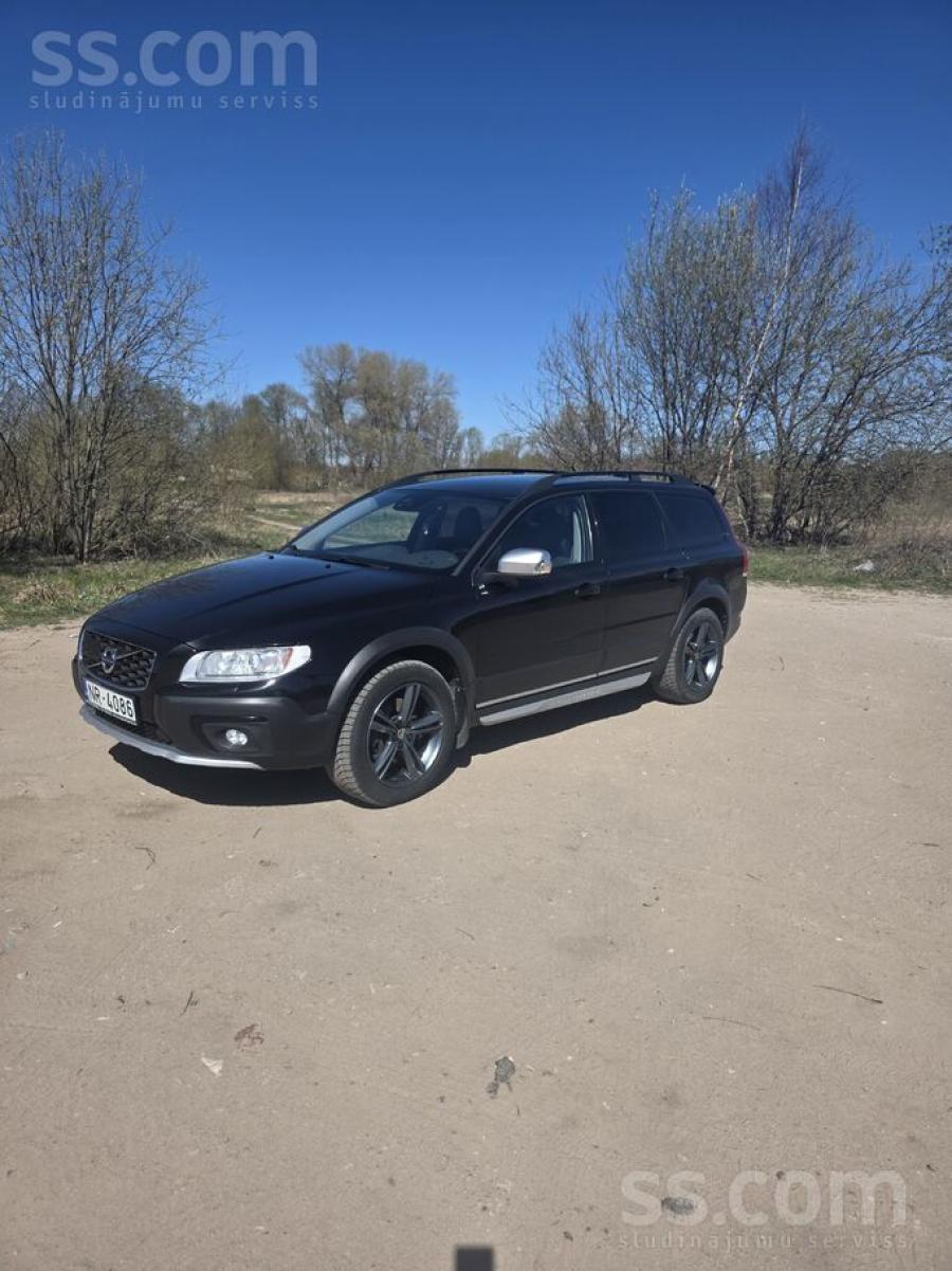 Black Volvo XC70 2015 in Saldus, with an engine capacity of 2.40 L and mileage of 313 thousand km for 12600 €, photo 11 on AUTOMOTO.COM.LV