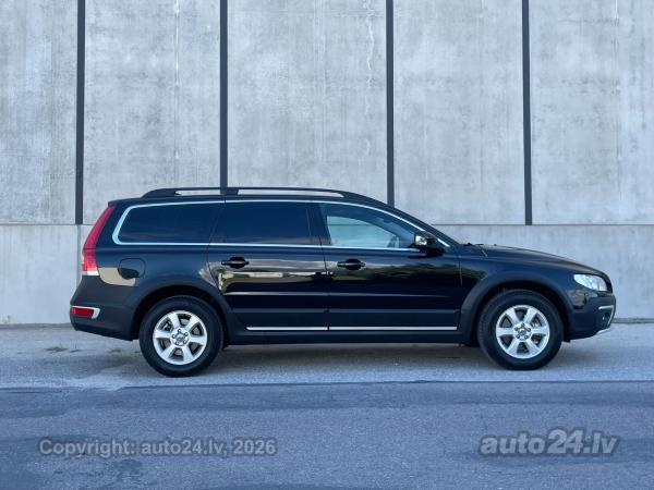 Melns Volvo XC70 2015 Tartu, ar dzinēja tilpumu 2.40 L un nobraukumu 248 tūkst. km par 15300 €, foto 3 vietnē AUTOMOTO.COM.LV