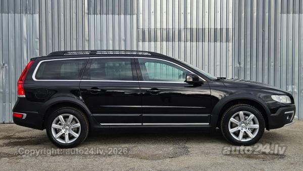 Black Volvo XC70 2015 in Tallinn, with an engine capacity of 2.00 L and mileage of 228 thousand km for 11490 €, photo 7 on AUTOMOTO.COM.LV