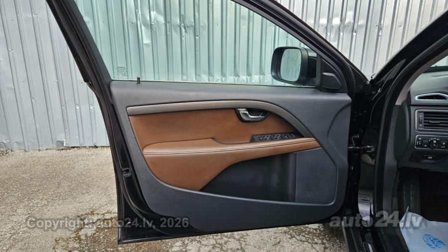 Melns Volvo XC70 2015 Tallina, ar dzinēja tilpumu 2.00 L un nobraukumu 228 tūkst. km par 11490 €, foto 17 vietnē AUTOMOTO.COM.LV