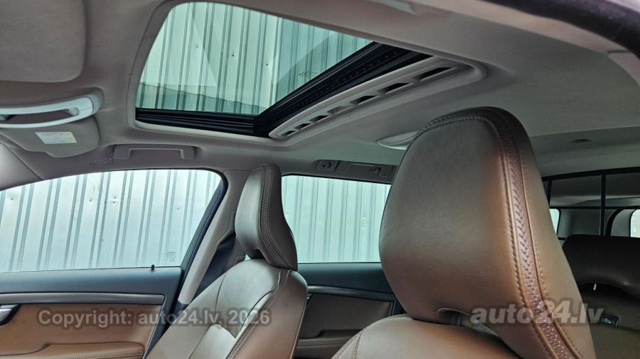 Melns Volvo XC70 2015 Tallina, ar dzinēja tilpumu 2.00 L un nobraukumu 228 tūkst. km par 11490 €, foto 23 vietnē AUTOMOTO.COM.LV