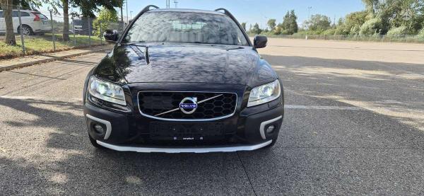 Black Volvo XC70 2015 in Marijampole, with an engine capacity of 1.97 L and mileage of 268 thousand km for 8950 €, photo 3 on AUTOMOTO.COM.LV