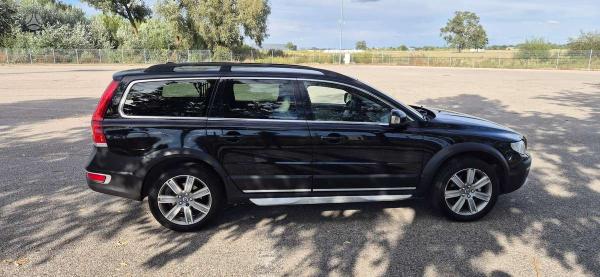 Black Volvo XC70 2015 in Marijampole, with an engine capacity of 1.97 L and mileage of 268 thousand km for 8950 €, photo 6 on AUTOMOTO.COM.LV