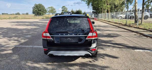 Black Volvo XC70 2015 in Marijampole, with an engine capacity of 1.97 L and mileage of 268 thousand km for 8950 €, photo 8 on AUTOMOTO.COM.LV