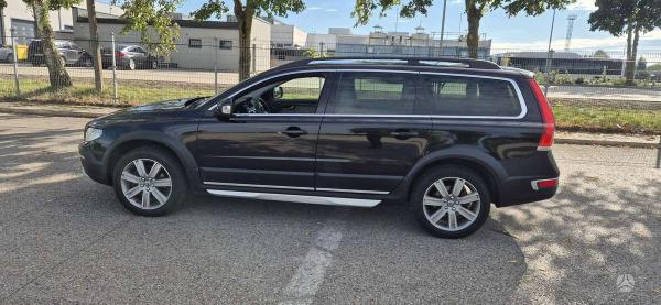 Black Volvo XC70 2015 in Marijampole, with an engine capacity of 1.97 L and mileage of 268 thousand km for 8950 €, photo 10 on AUTOMOTO.COM.LV