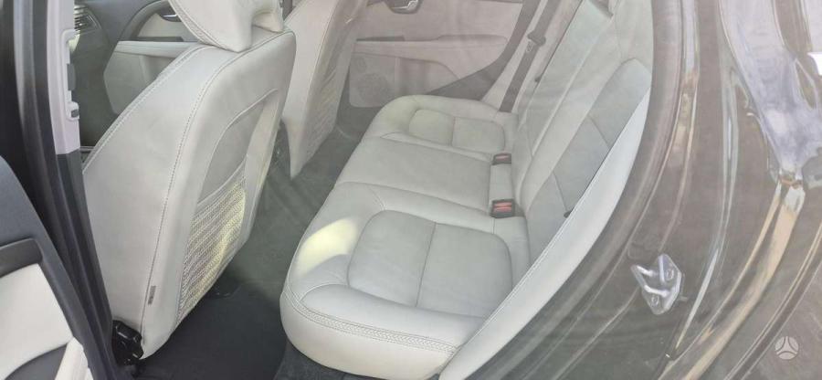 Melns Volvo XC70 2015 Marijampole, ar dzinēja tilpumu 1.97 L un nobraukumu 268 tūkst. km par 8950 €, foto 17 vietnē AUTOMOTO.COM.LV