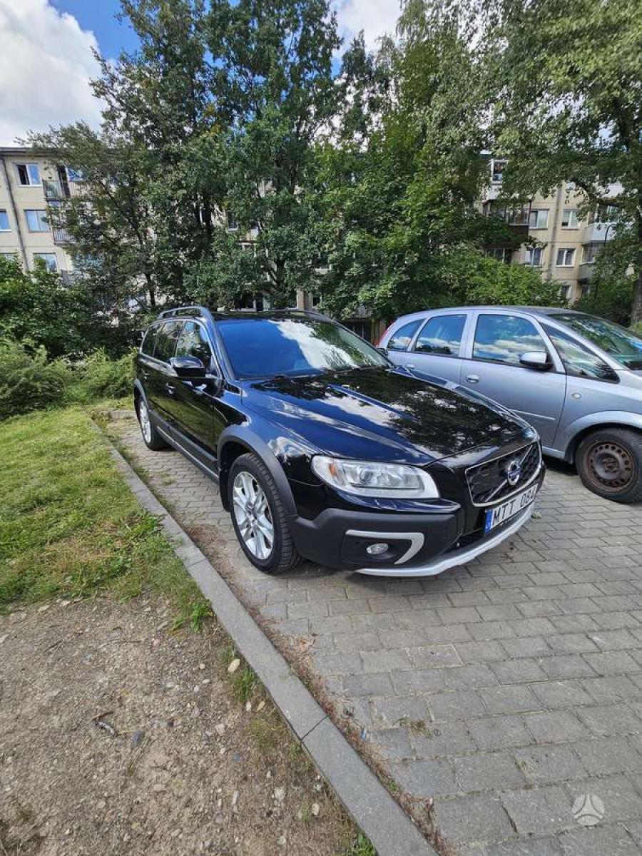 Black Volvo XC70 2015 in Vilnius, with an engine capacity of 2.40 L and mileage of 251 thousand km for 14500 €, photo 1 on AUTOMOTO.COM.LV