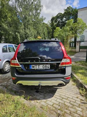 Black Volvo XC70 2015 in Vilnius, with an engine capacity of 2.40 L and mileage of 251 thousand km for 14500 €, photo 7 on AUTOMOTO.COM.LV