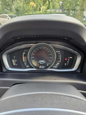 Black Volvo XC70 2015 in Vilnius, with an engine capacity of 2.40 L and mileage of 251 thousand km for 14500 €, photo 11 on AUTOMOTO.COM.LV