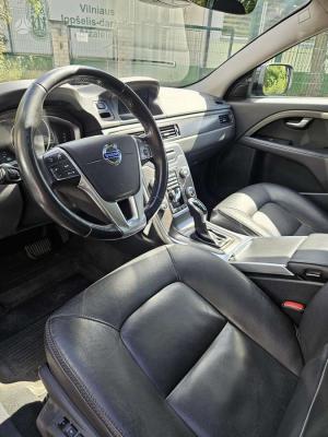 Black Volvo XC70 2015 in Vilnius, with an engine capacity of 2.40 L and mileage of 251 thousand km for 14500 €, photo 13 on AUTOMOTO.COM.LV