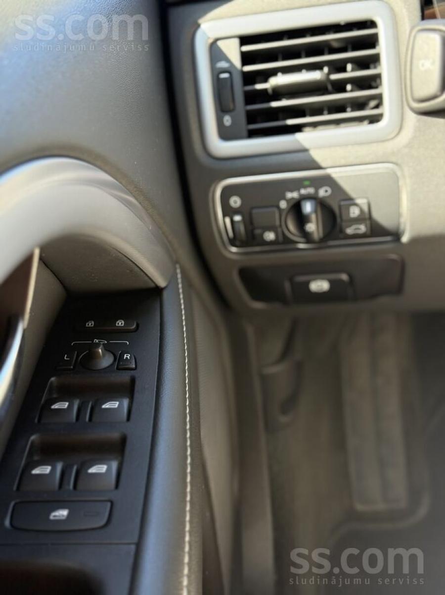 Melns Volvo XC70 2015 Rīga, ar dzinēja tilpumu 2.40 L un nobraukumu 0 tūkst. km par 12500 €, foto 14 vietnē AUTOMOTO.COM.LV
