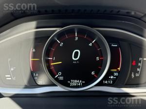 Melns Volvo XC70 2015 Rīga, ar dzinēja tilpumu 2.40 L un nobraukumu 0 tūkst. km par 12500 €, foto 16 vietnē AUTOMOTO.COM.LV