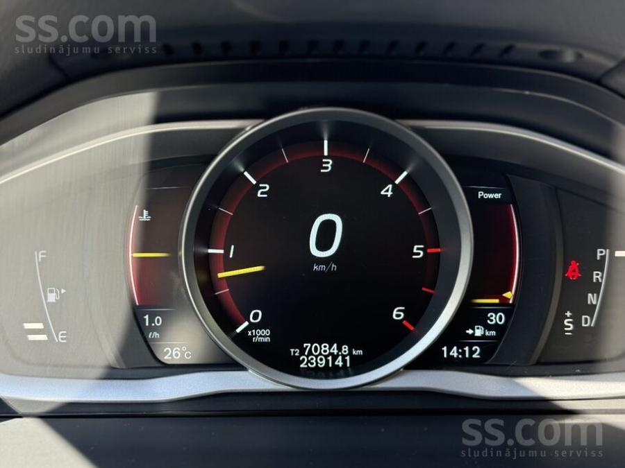 Melns Volvo XC70 2015 Rīga, ar dzinēja tilpumu 2.40 L un nobraukumu 0 tūkst. km par 12500 €, foto 16 vietnē AUTOMOTO.COM.LV