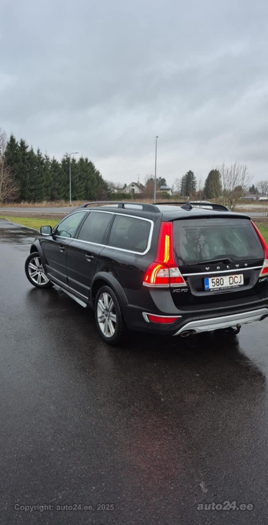 Black Volvo XC70 2016 in Tallinn, with an engine capacity of 2.40 L and mileage of 0 thousand km for 14050 €, photo 5 on AUTOMOTO.COM.LV