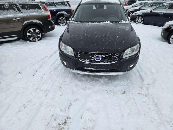Black Volvo XC70 2016 in Vilnius, with an engine capacity of 2.40 L and mileage of 280 thousand km for 13750 €, photo 2 on AUTOMOTO.COM.LV
