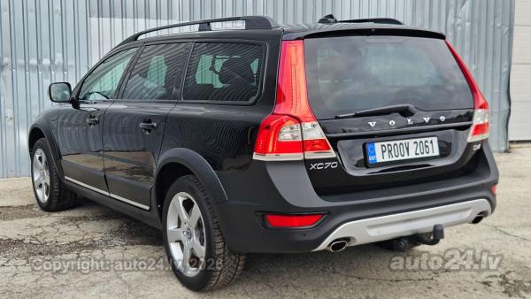 Black Volvo XC70 2016 in Tallinn, with an engine capacity of 2.00 L and mileage of 238 thousand km for 10590 €, photo 3 on AUTOMOTO.COM.LV